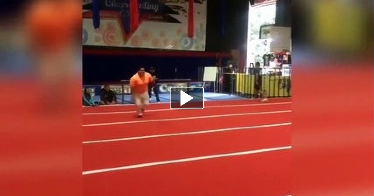 Gruba osoba też może mieć gimnastyczne umiejętności | bebzol.com